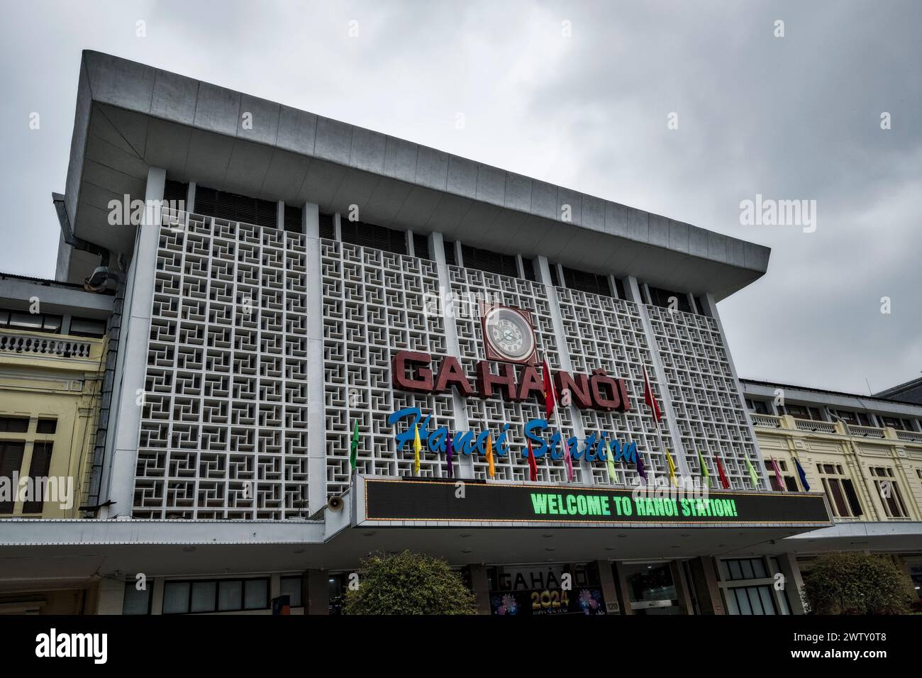 Train hanoi to saigon hi-res stock photography and images - Alamy