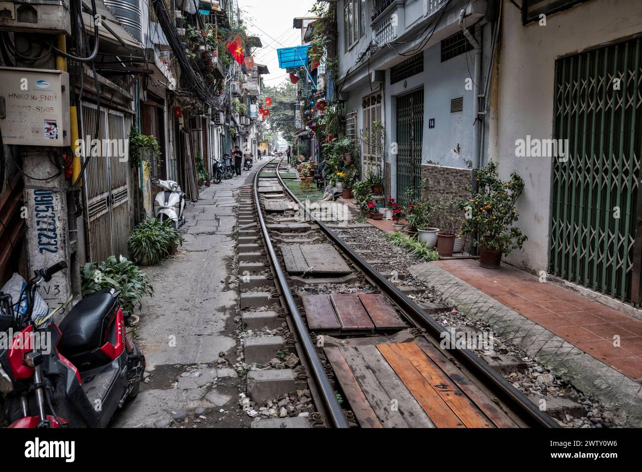 Empty hanoi train street hi-res stock photography and images - Alamy