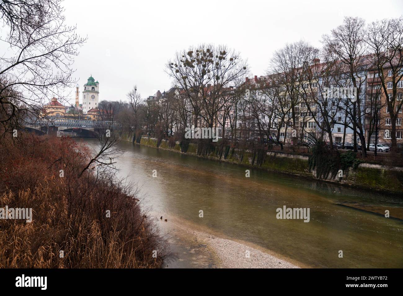 Isar River passing through Munich and the cityscape around the ...