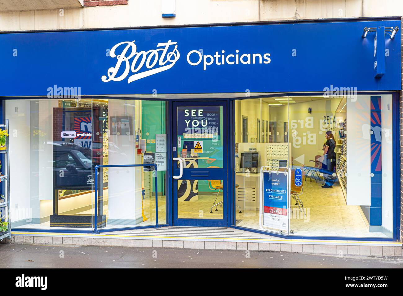Boots opticians shop front hi-res stock photography and images - Alamy