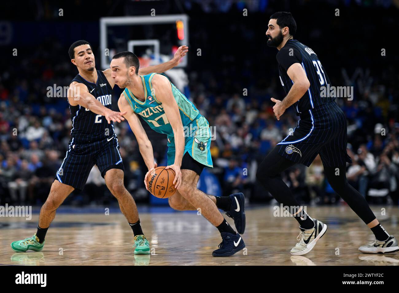 Charlotte Hornets forward Aleksej Pokusevski (17) is defended by ...