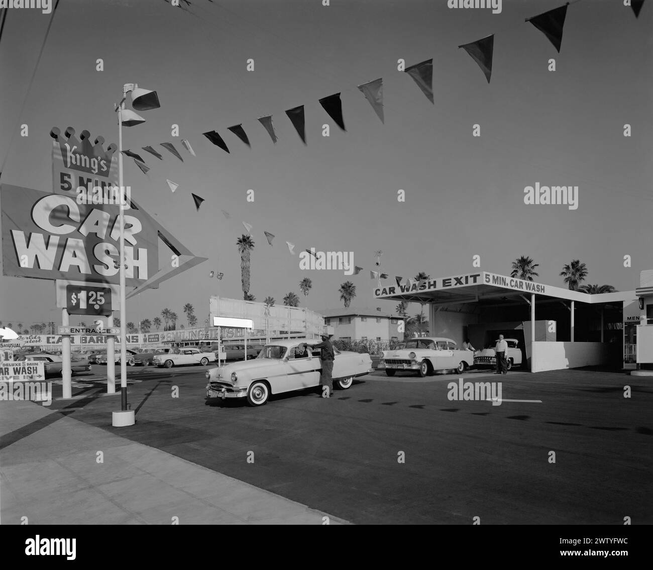 Shiny, clean cars coming out of Kings' 5 minute carwash in LA Stock ...