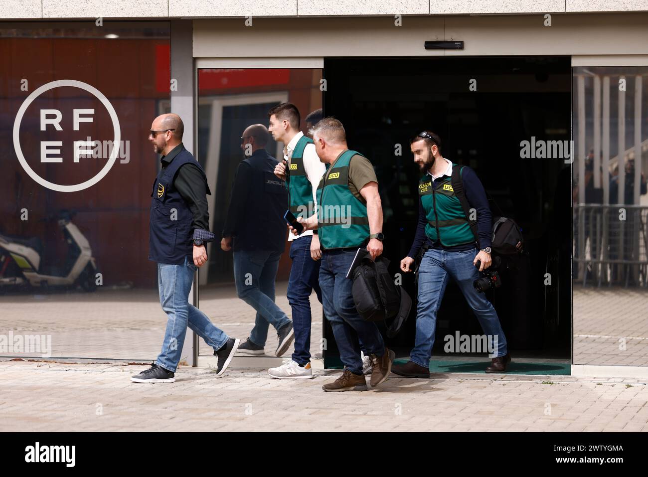 A Europol agent and several agents from the Guardia Civil's Central ...