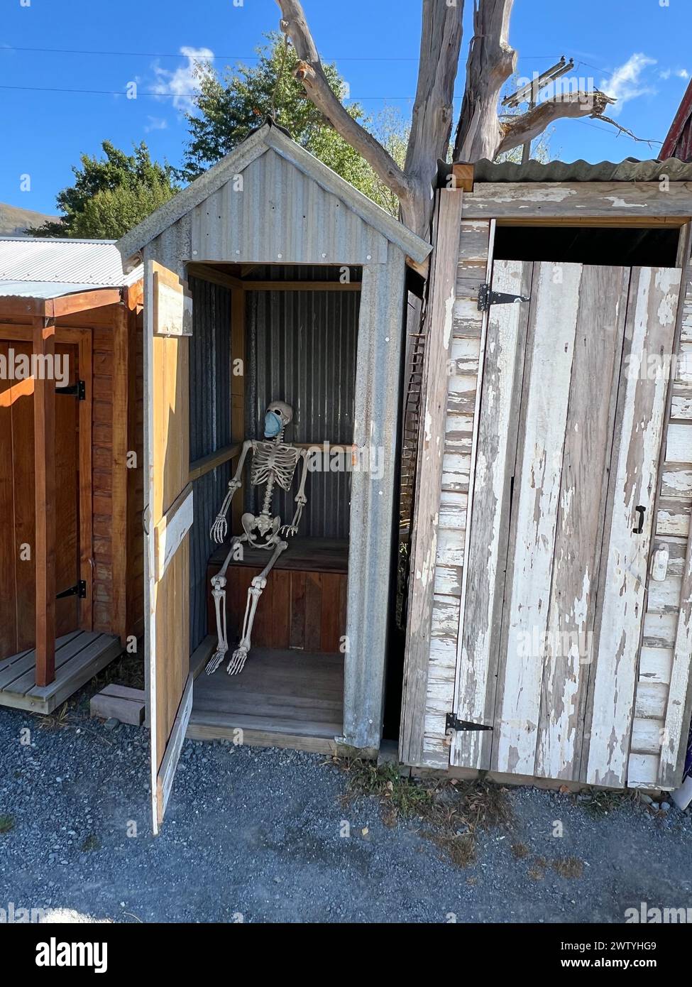 A skeleton in waiting hi-res stock photography and images - Alamy