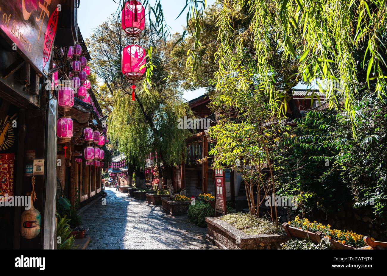 Lijiang old town night time hi-res stock photography and images - Alamy