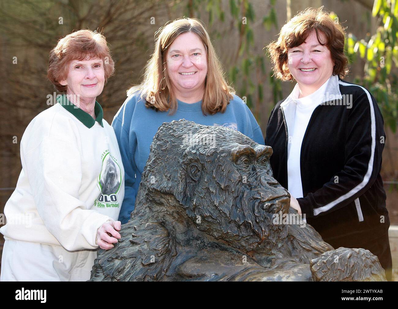 DUSTY LOMBARDI WITH SURROGATE GORILLA MUMS MAUREEN CASALE (R) AND BARB ...