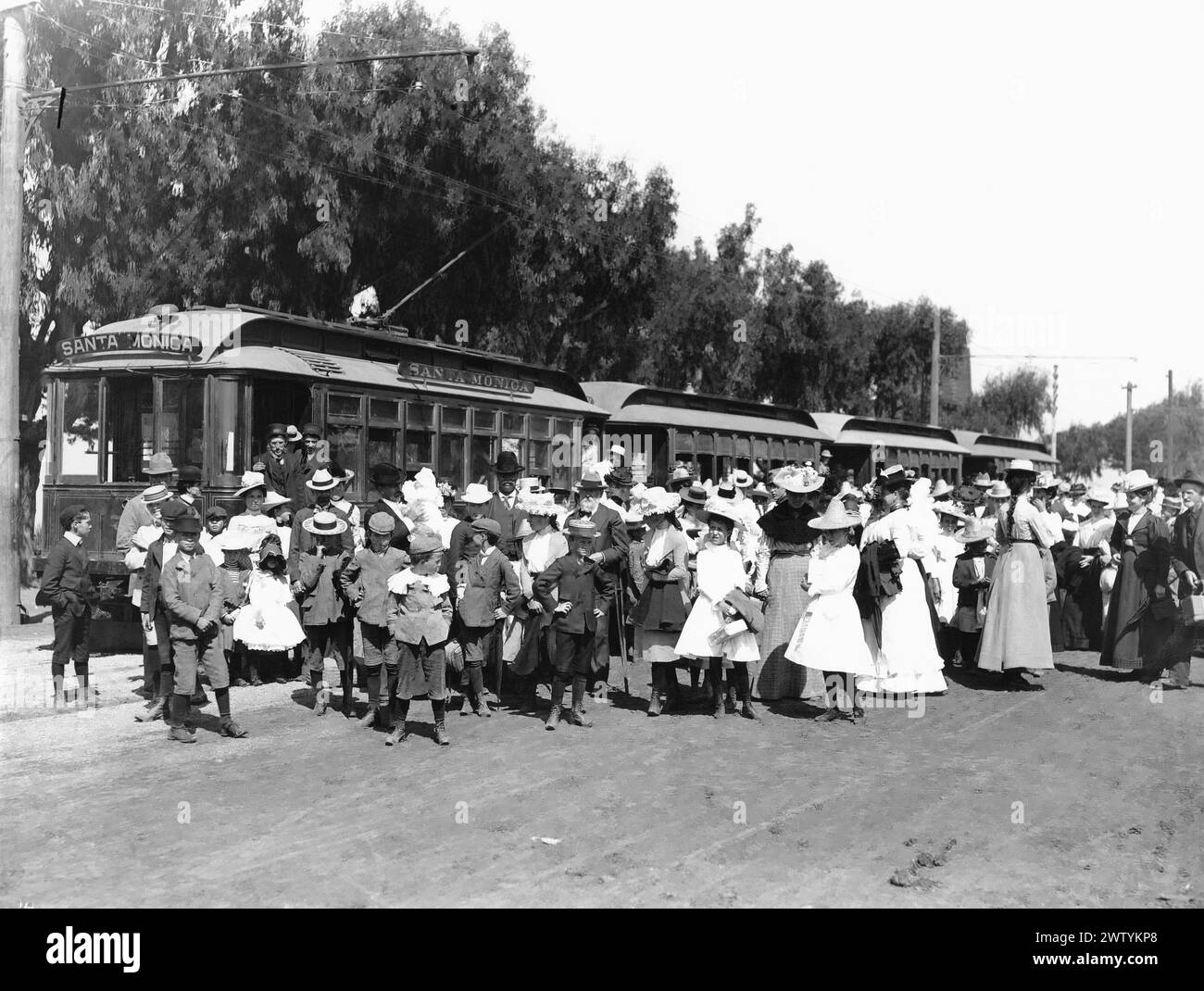 Old fashioned cinema front Black and White Stock Photos & Images - Alamy