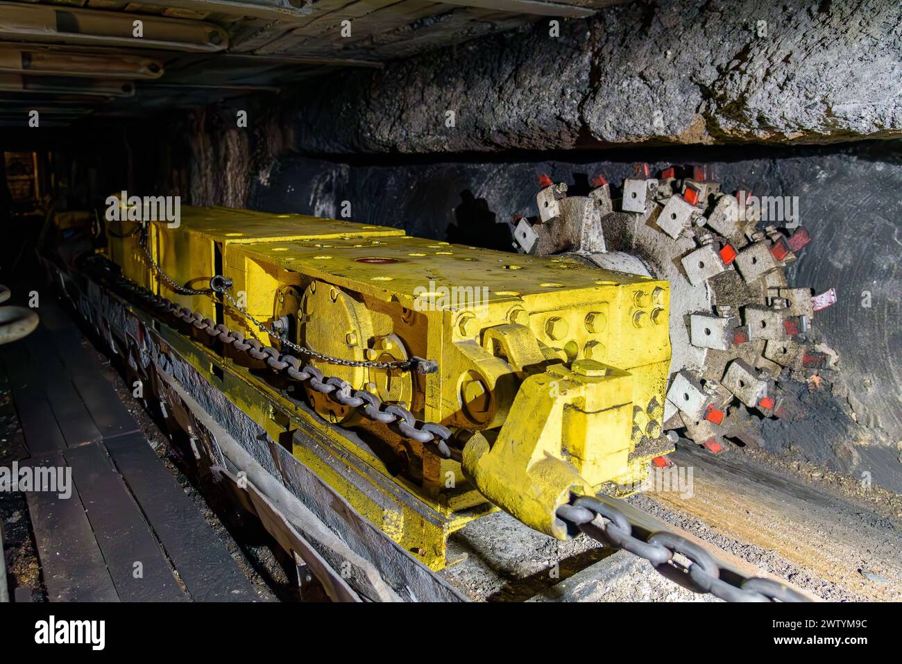 Inside mine shaft hi-res stock photography and images - Alamy