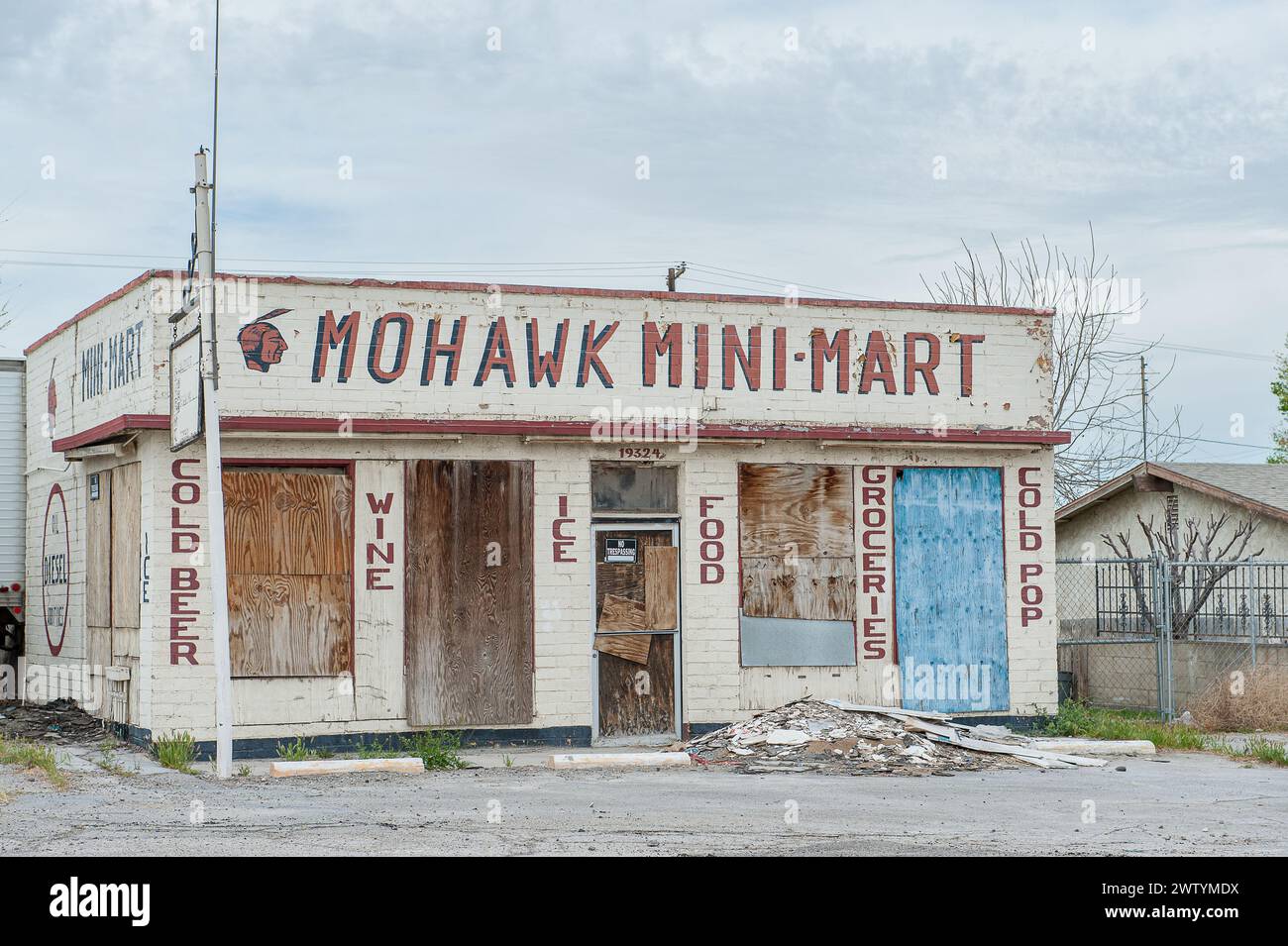 Abandoned Mohawk Mini-Mart, Oro Grande, CA on US Route 66 in Mojave ...