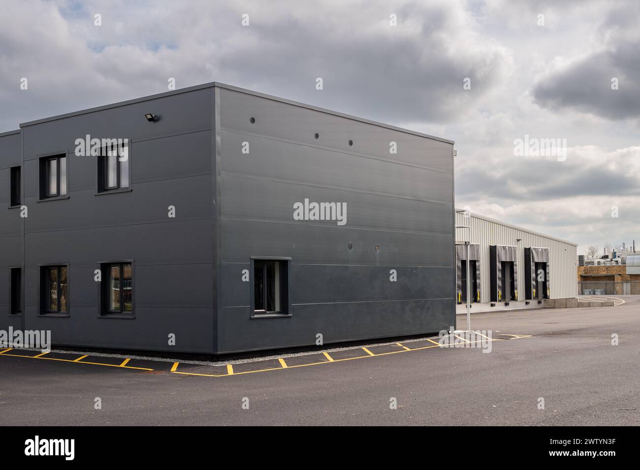 Warehouse cladding hi-res stock photography and images - Alamy