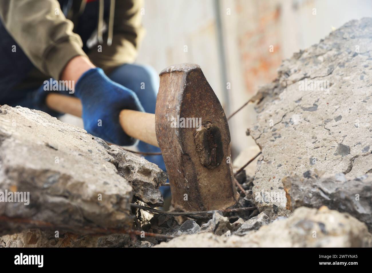 Sledgehammer breaking hi-res stock photography and images - Alamy