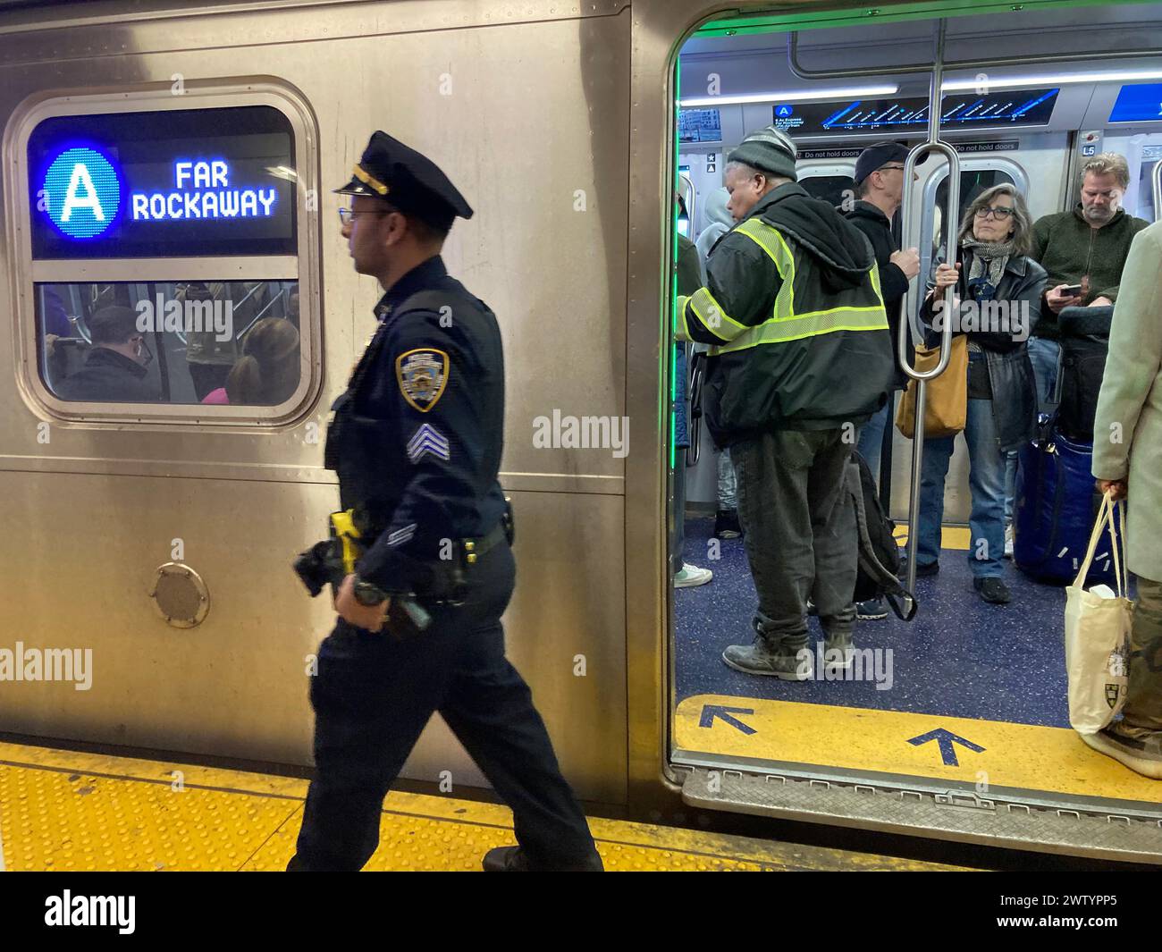 Neighborhood police station hi-res stock photography and images - Alamy