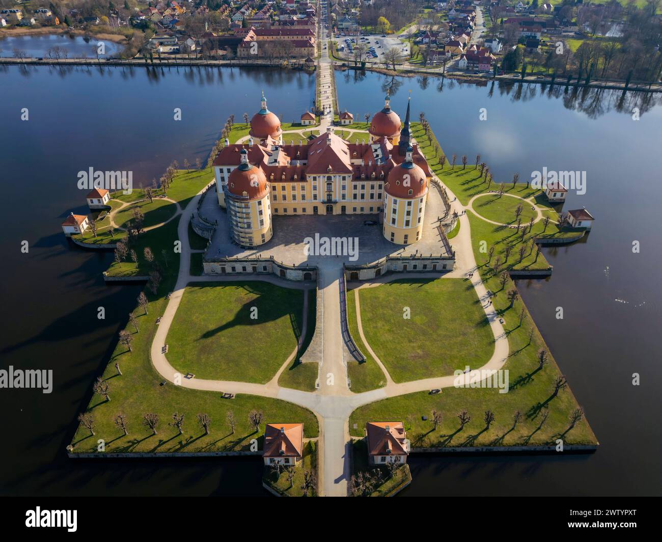 Barockschloss Moritzburg Das Schloss Moritzburg liegt in der gleichnamigen Gemeinde Moritzburg ...