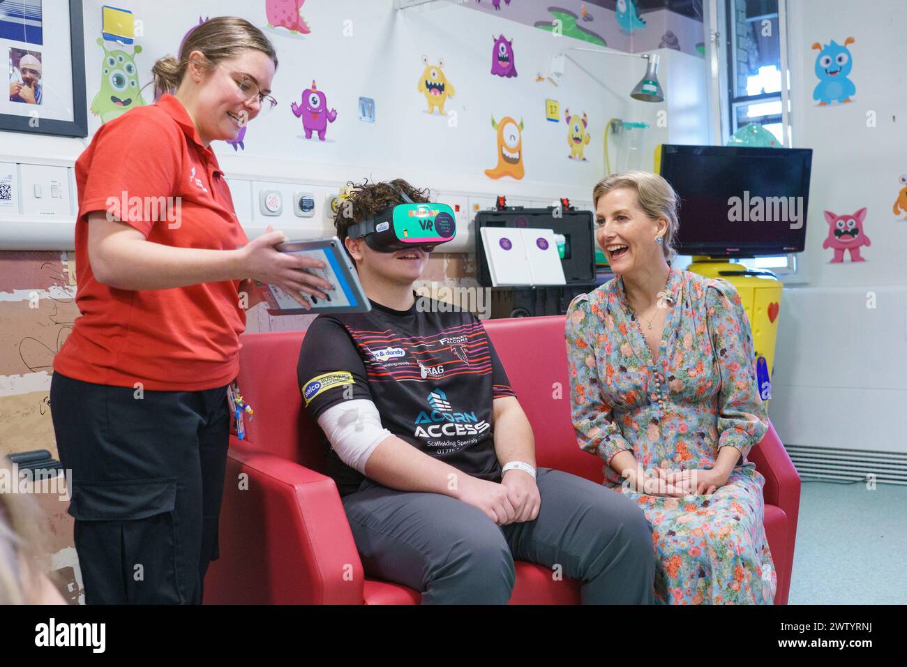 The Duchess of Edinburgh meets patient Brayden McGibbon, 13, and VR ...