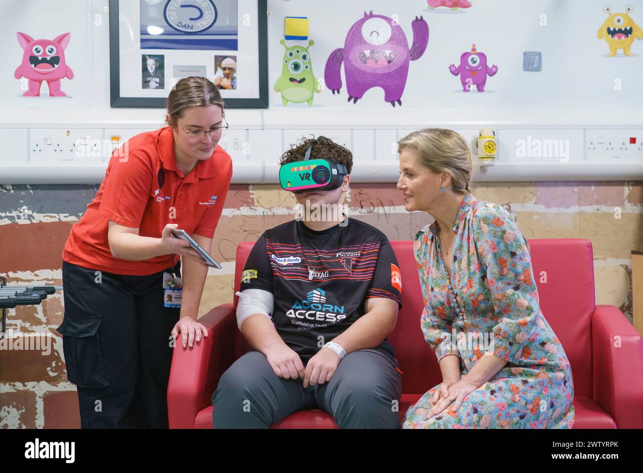 The Duchess of Edinburgh meets patient Brayden McGibbon, 13, and VR ...