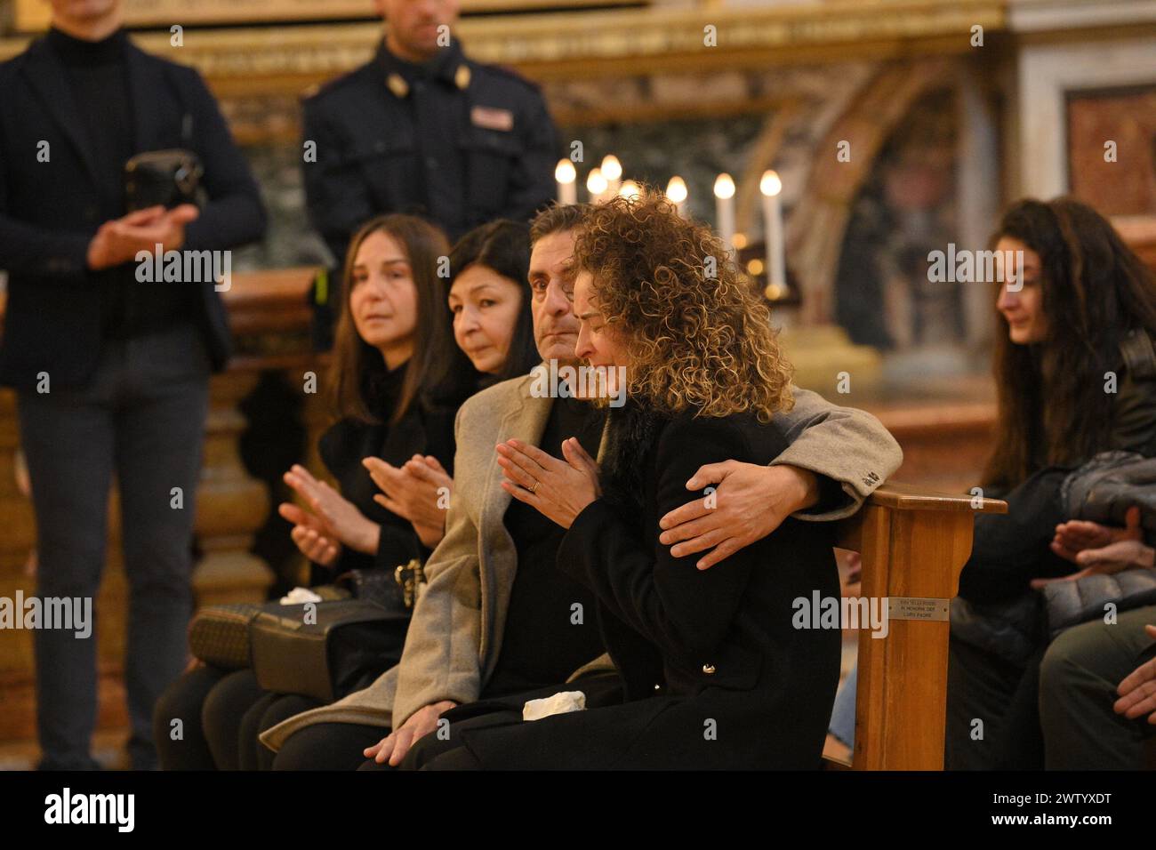 Bara bianca hi-res stock photography and images - Alamy