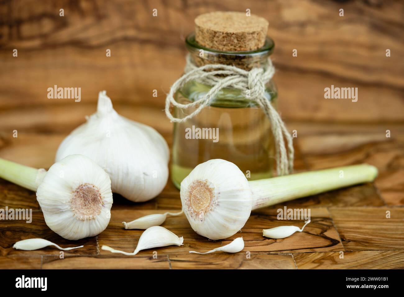fresh Garlic for garlicoil on olive wood Stock Photo - Alamy