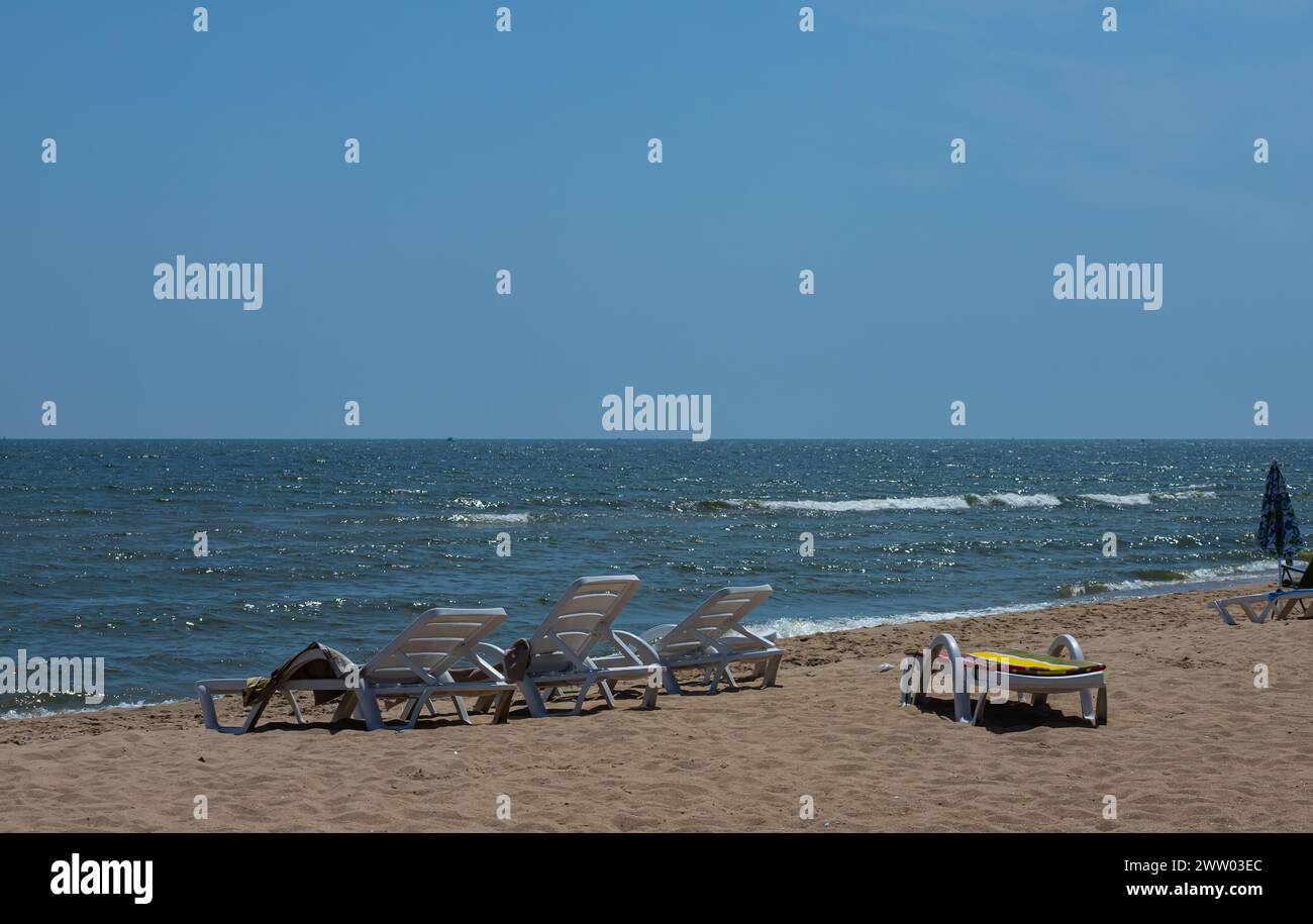 Sunbathe beach summer holiday resort hi-res stock photography and ...