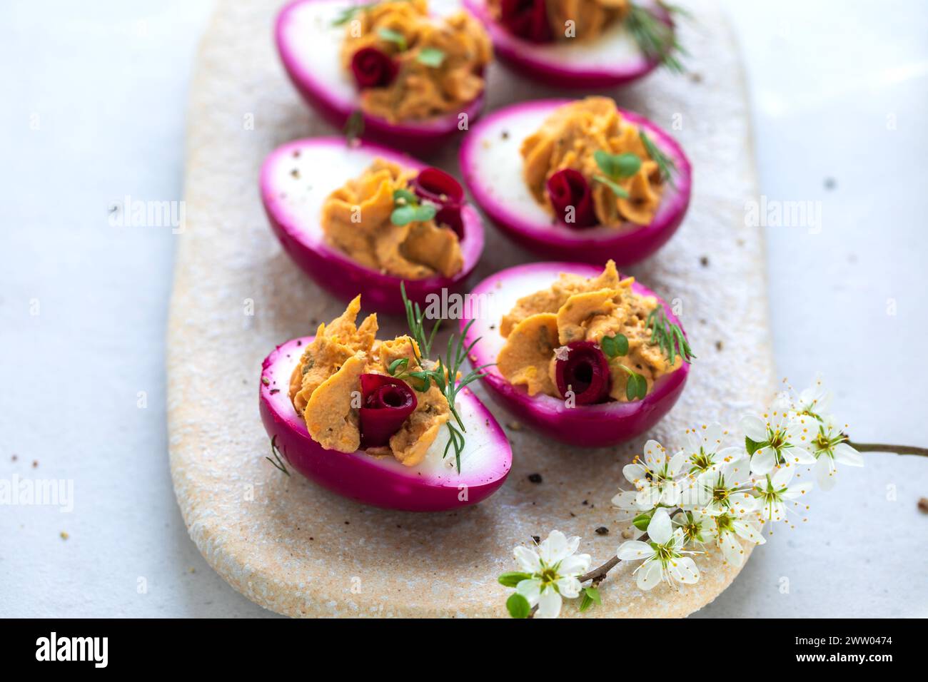 Beetroot pickled devilled eggs, easter canapes Stock Photo - Alamy