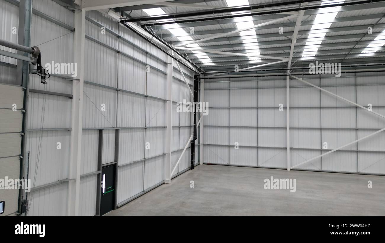 Interior of New Industrial warehouse unit Stock Photo - Alamy