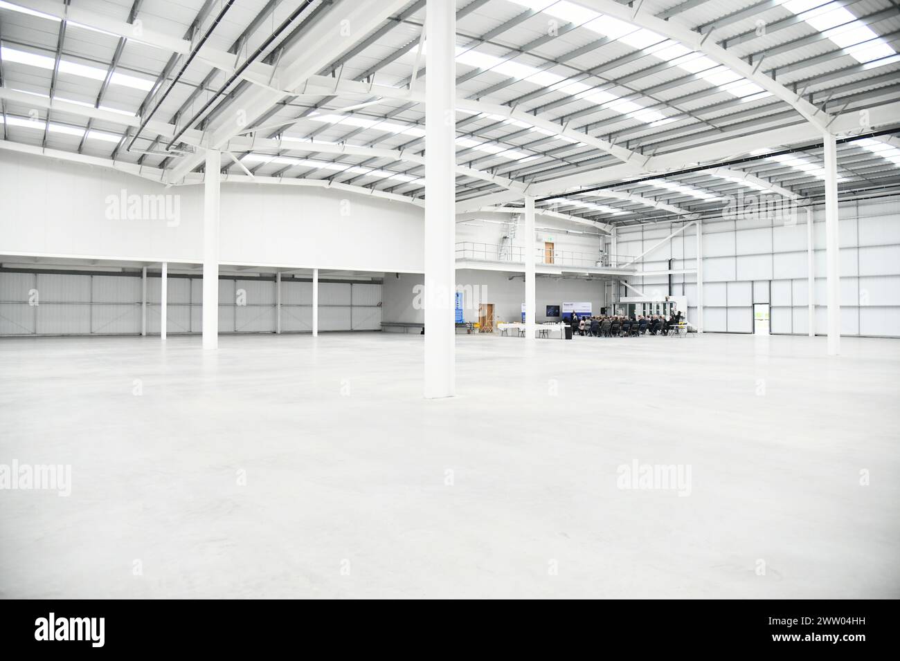 Interior of New Industrial warehouse unit Stock Photo - Alamy