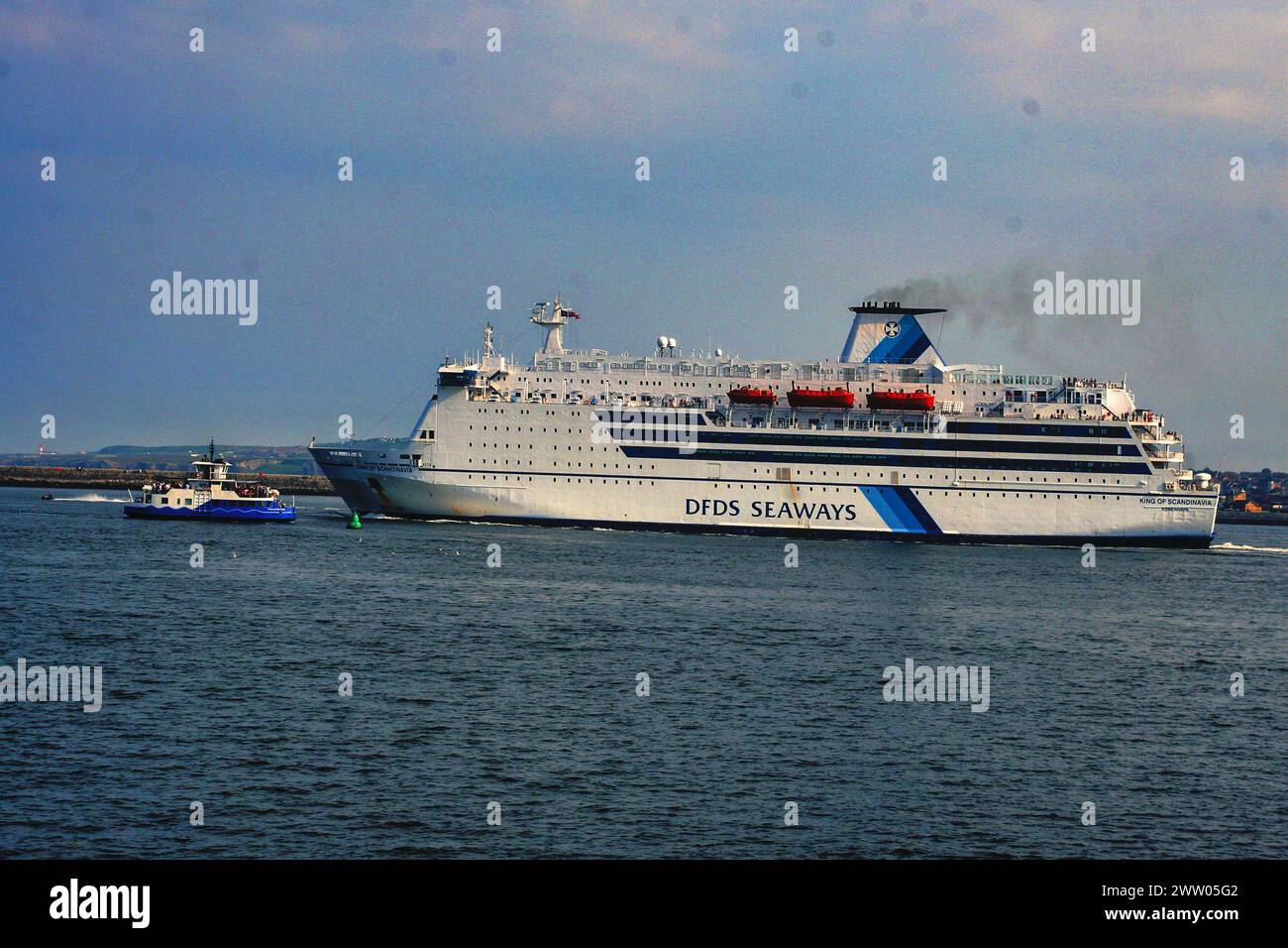 North Sea ferry leaves the River Tyne Stock Photo - Alamy