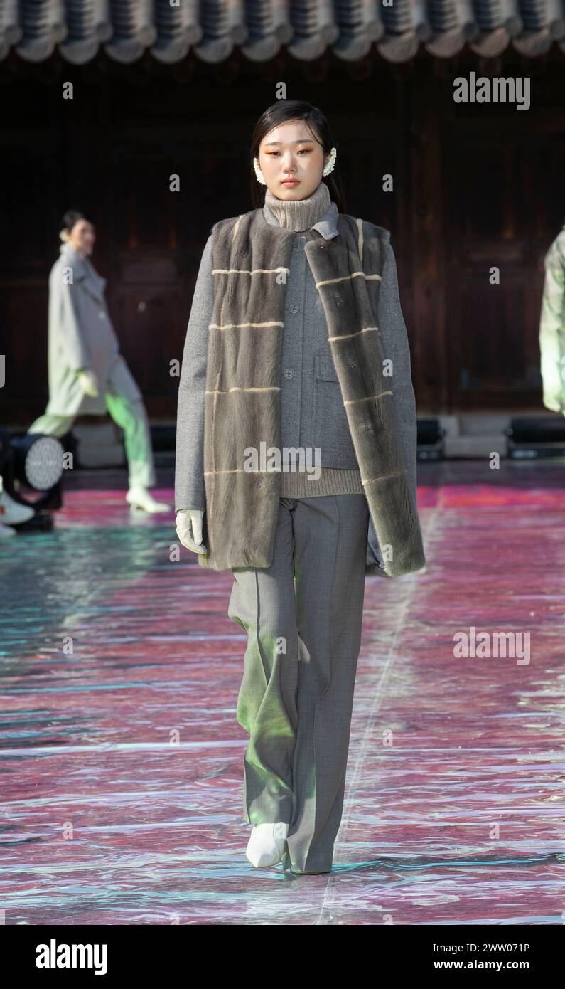 Seoul, South Korea. 20th Mar, 2024. South Korean model runway during ...
