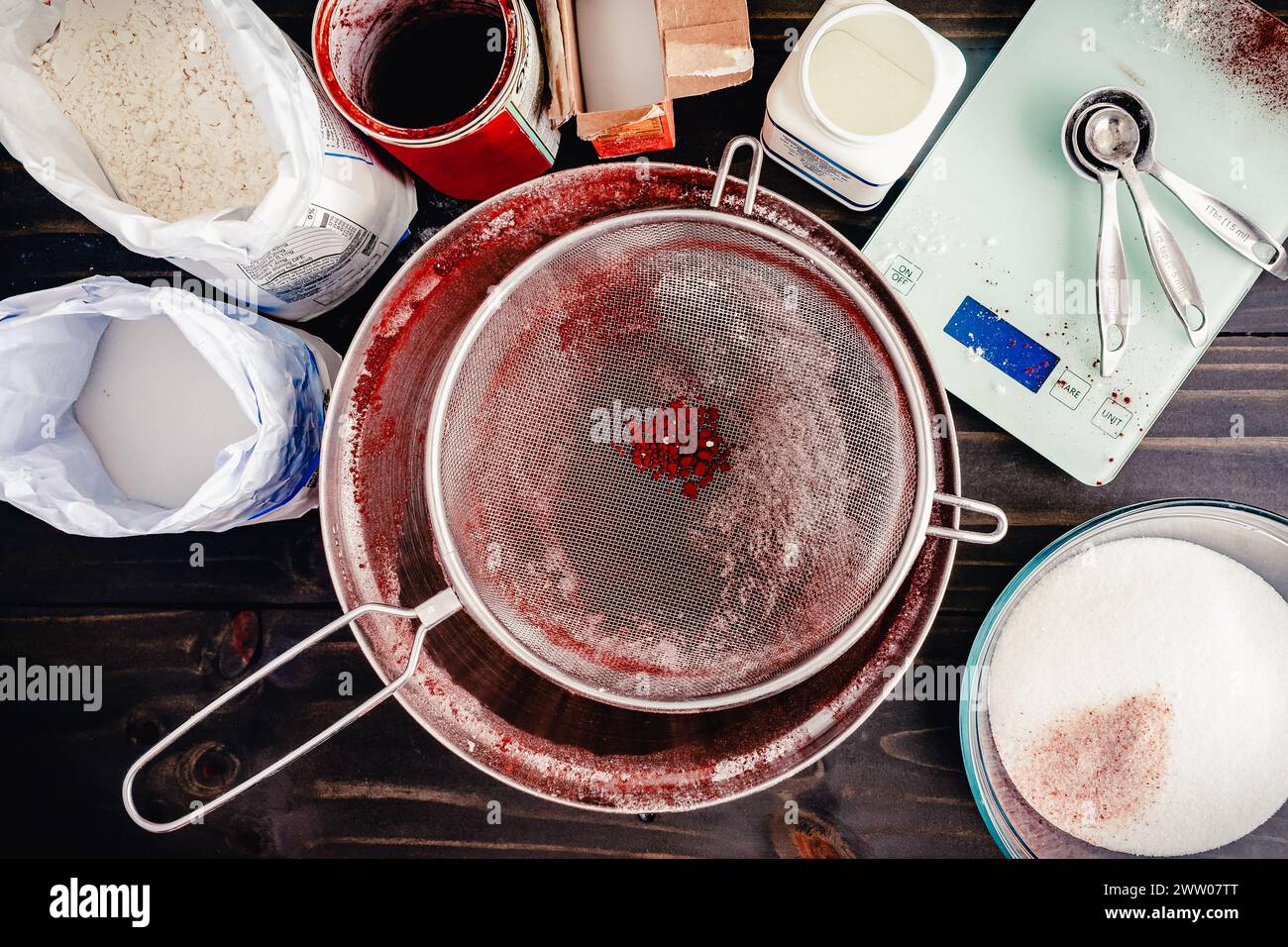 Sifted cocoa powder hi-res stock photography and images - Alamy
