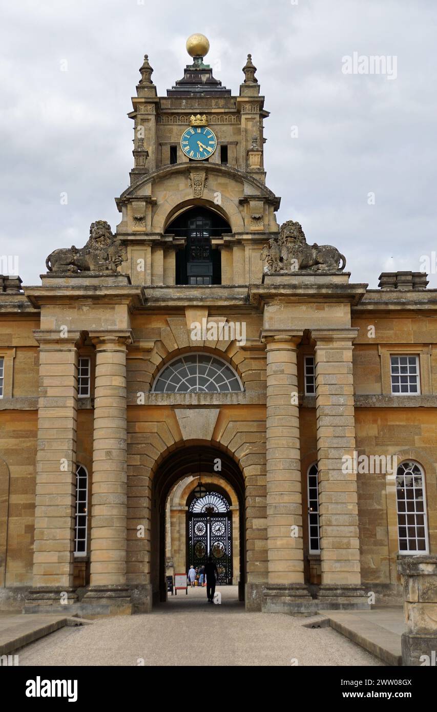 Courtyard at blenheim palace hi-res stock photography and images - Alamy