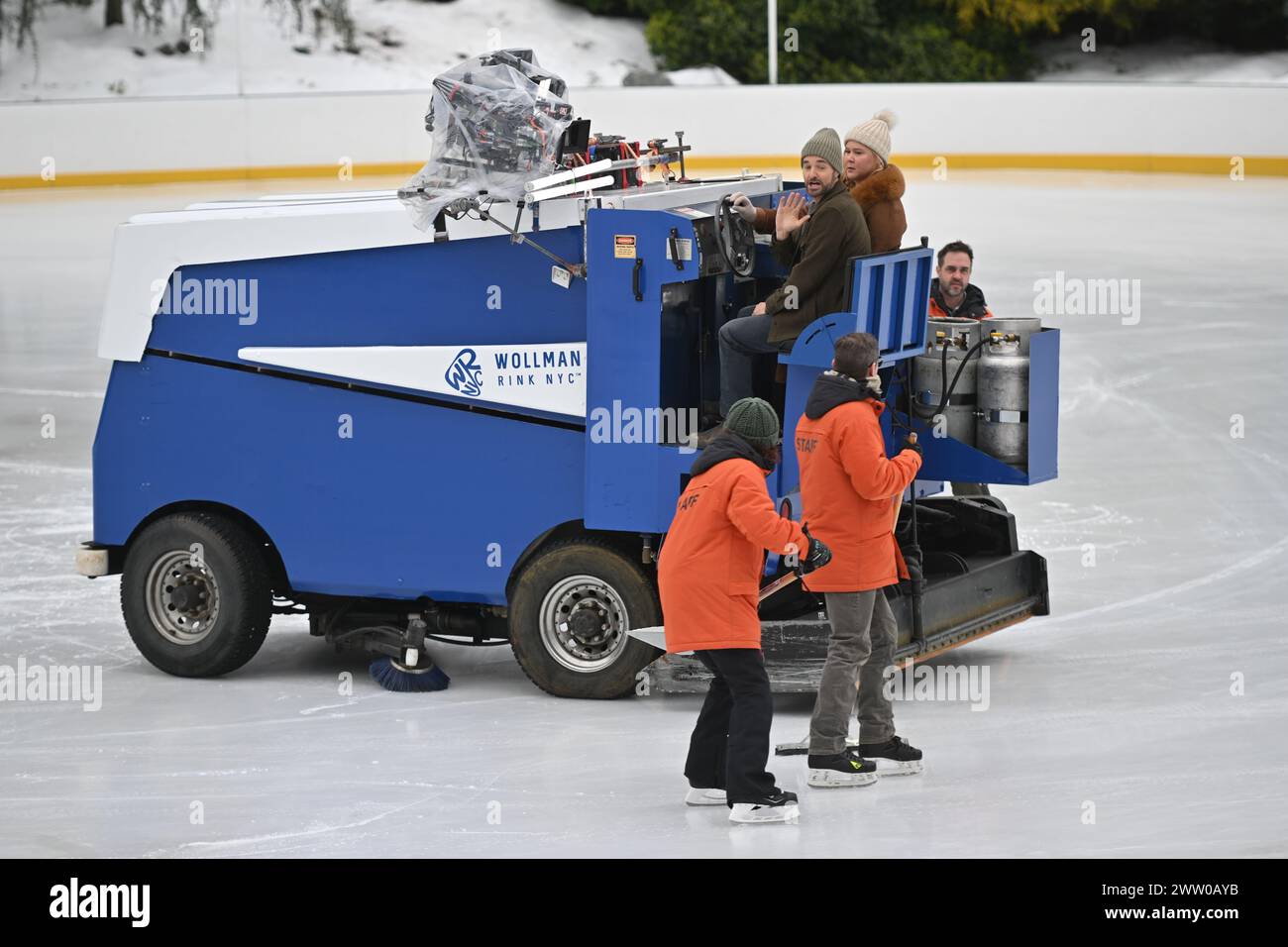 Amy Schumer And Will Forte Filming On The Set Of Kinda Pregnant In