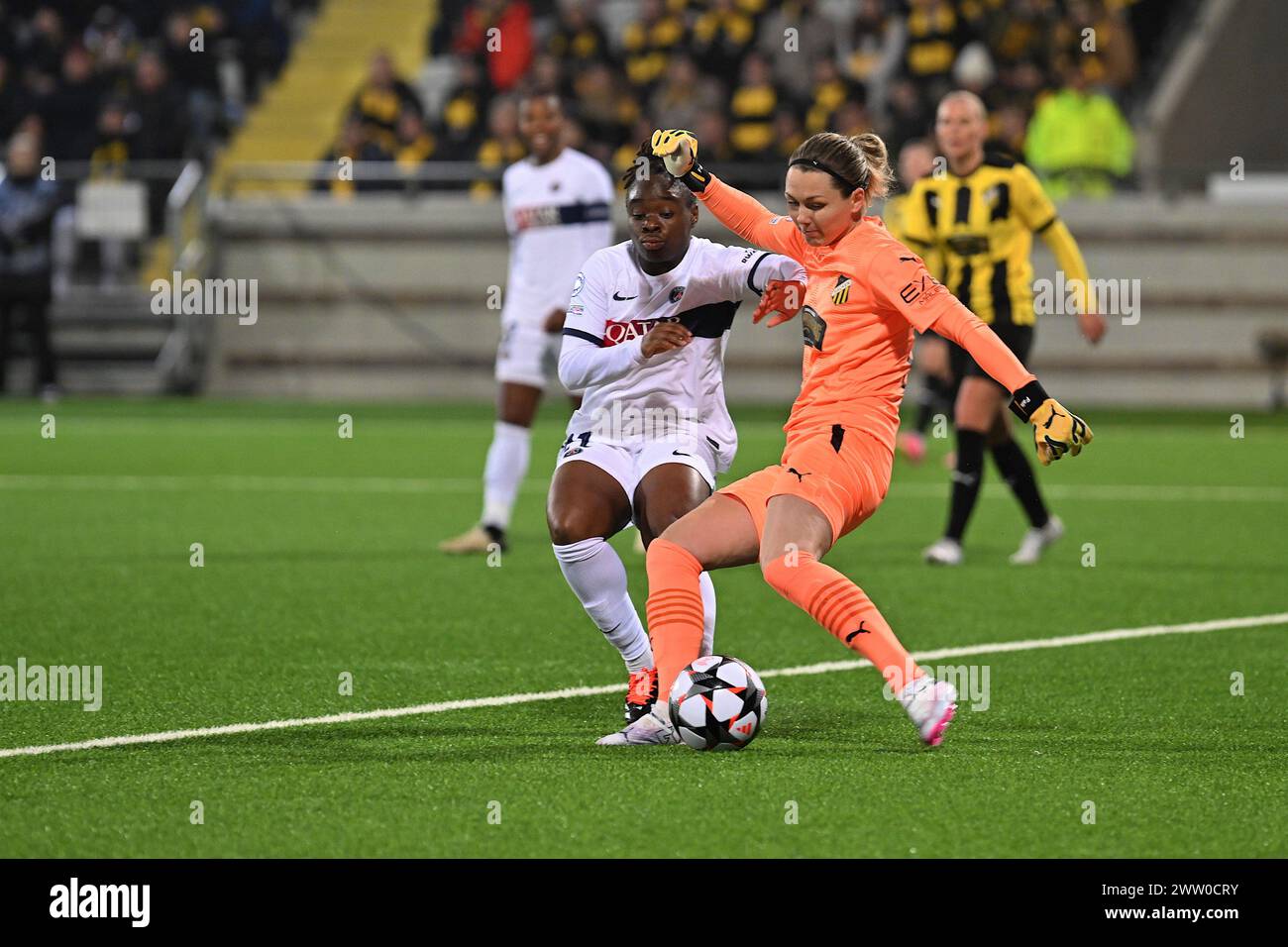 Uefa womens champions league mat hi-res stock photography and images ...
