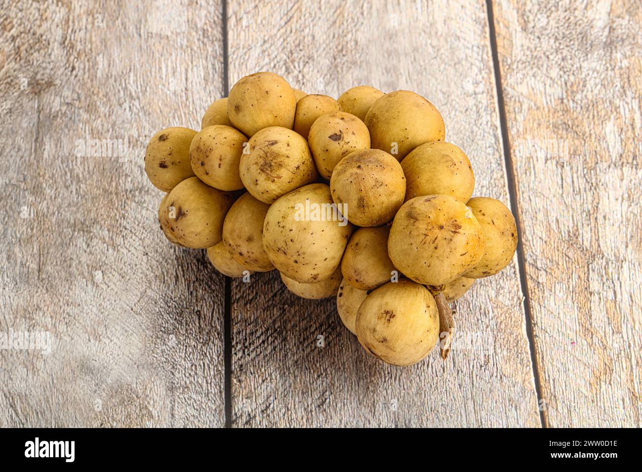 Tropical exotic sweet and juicy Longan fruit Stock Photo - Alamy
