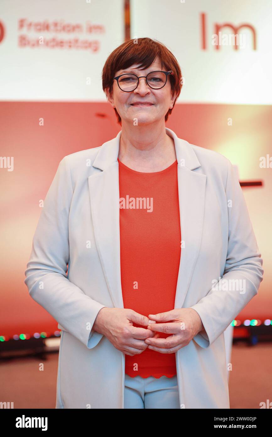 Saskia Esken, Parteivorsitzende SPD, bei der Verleihung des Otto-Wels ...