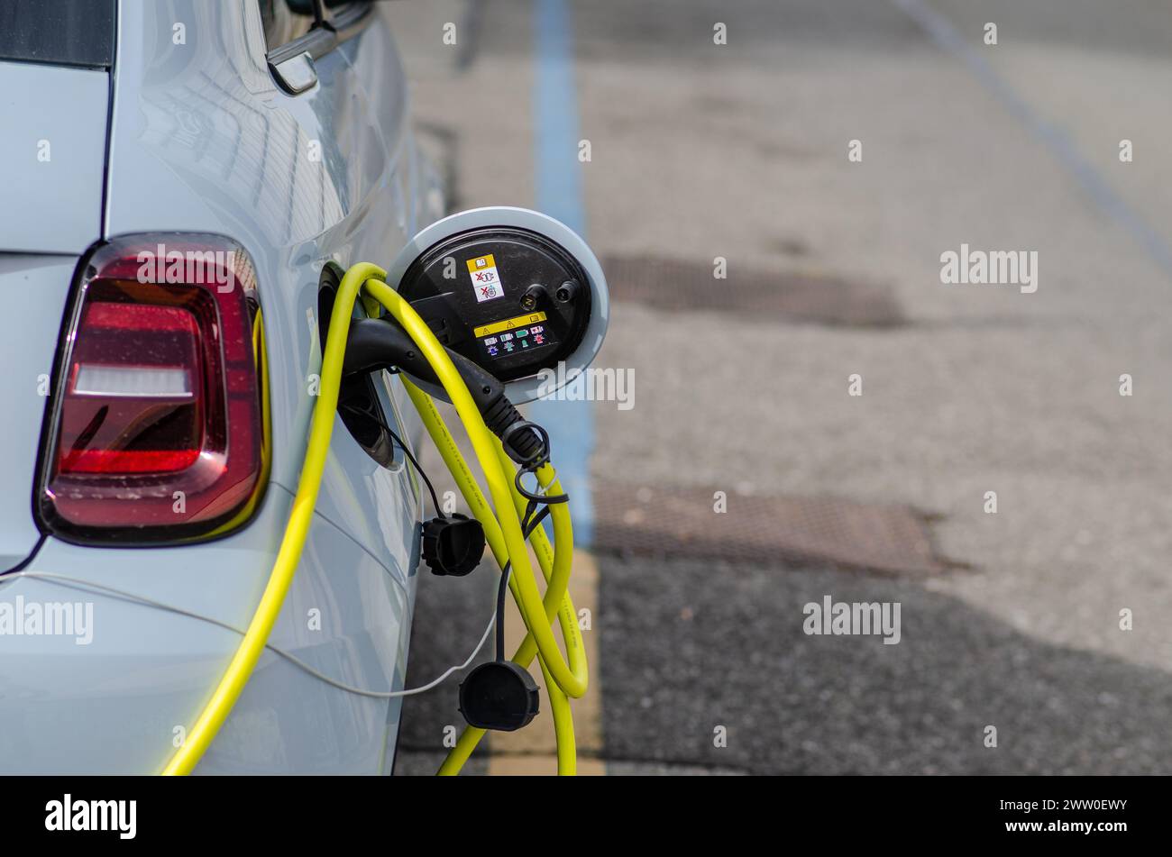Car electric, ricarica, cable and power supply door. the energy ...
