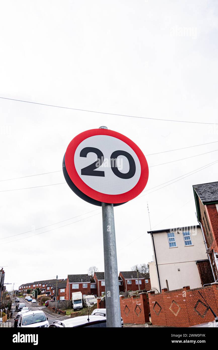 Wales, 20 MPH mandatory speed warning sign: Phillip Roberts Stock Photo ...