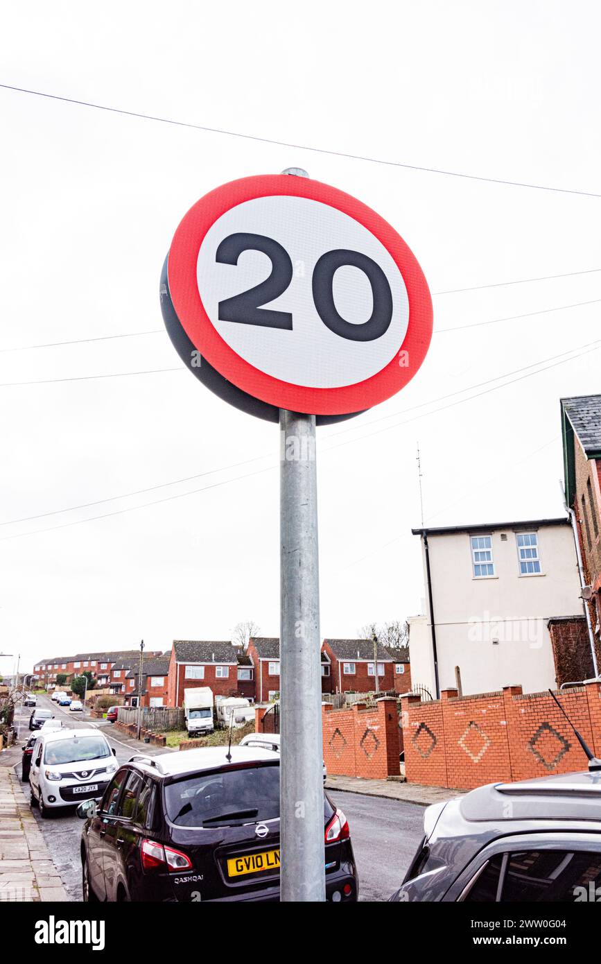 Wales, 20 MPH mandatory speed warning sign: Phillip Roberts Stock Photo ...