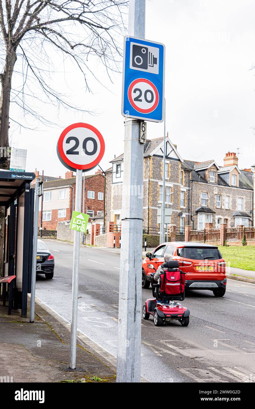 Wales, 20 MPH mandatory speed warning sign: Phillip Roberts Stock Photo ...
