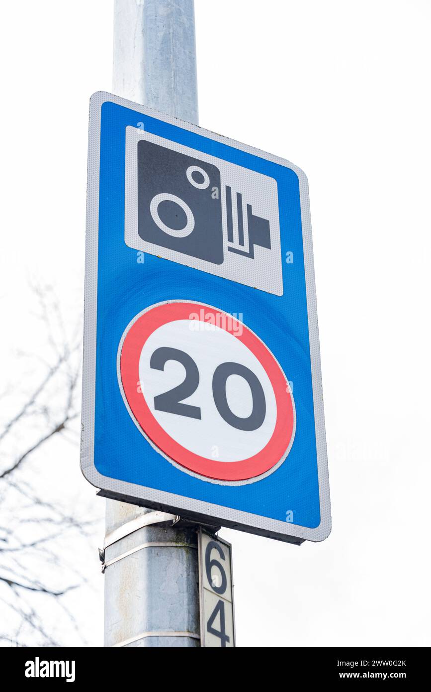 Wales, 20 MPH mandatory speed warning sign: Phillip Roberts Stock Photo ...