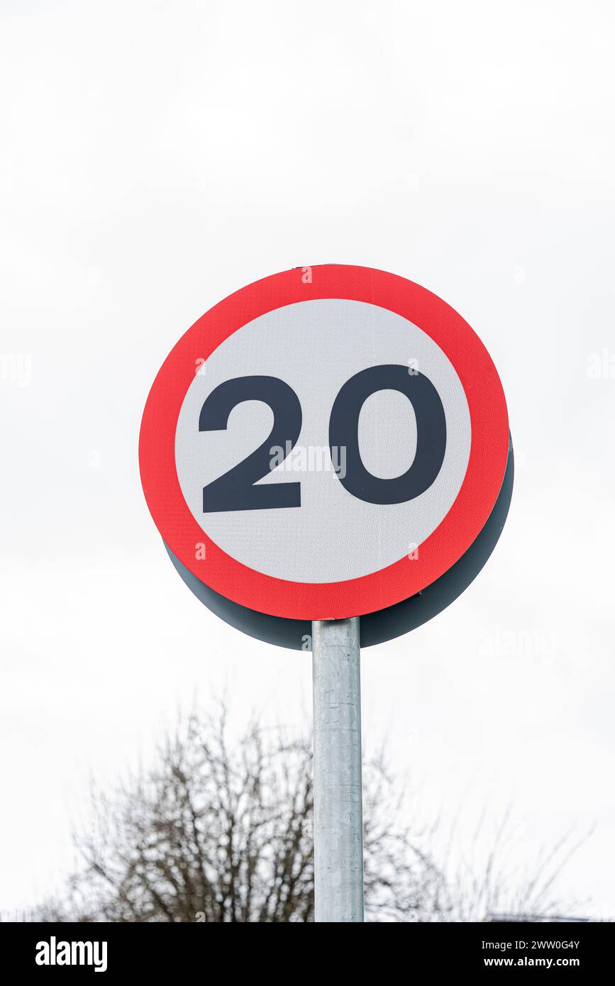 Wales, 20 MPH mandatory speed warning sign: Phillip Roberts Stock Photo ...