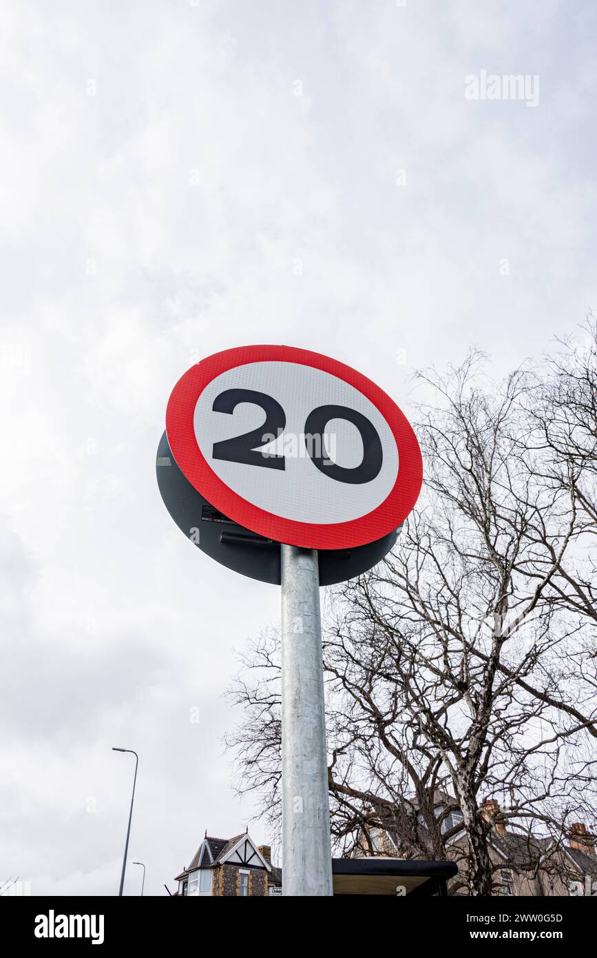 Wales, 20 MPH mandatory speed warning sign: Phillip Roberts Stock Photo ...
