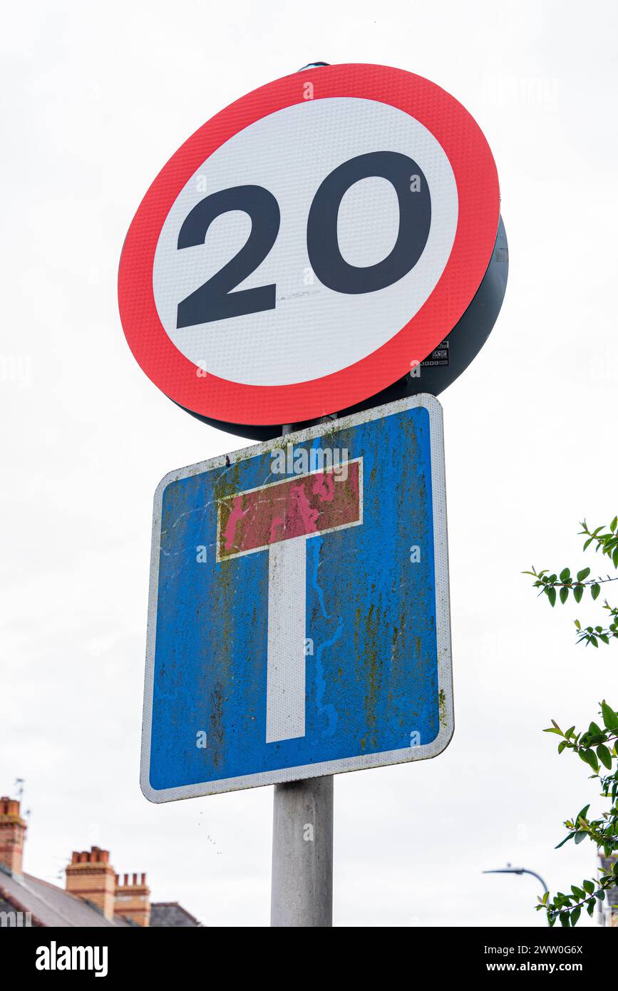 Wales 20mph zone hi-res stock photography and images - Alamy