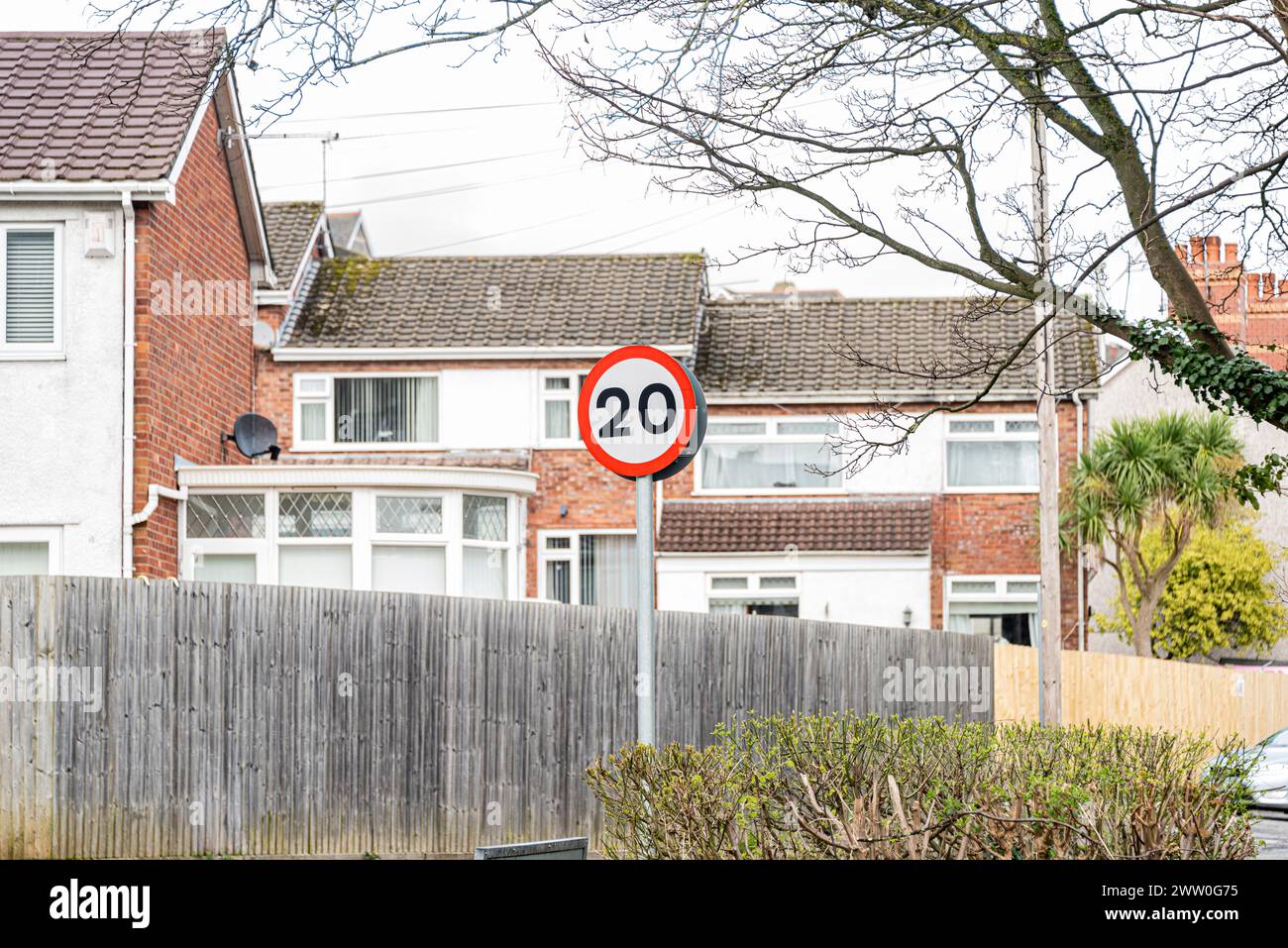 Wales, 20 MPH mandatory speed warning sign: Phillip Roberts Stock Photo ...