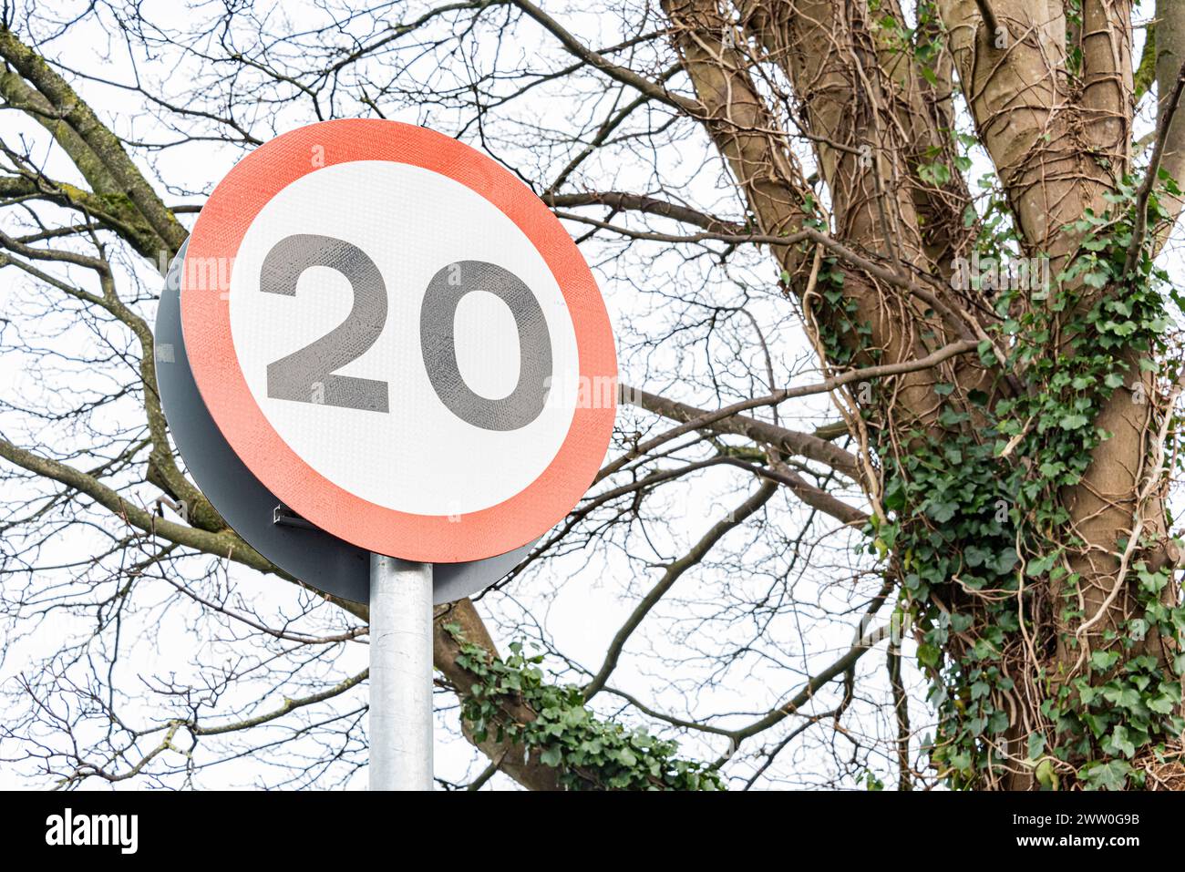 Wales, 20 MPH mandatory speed warning sign: Phillip Roberts Stock Photo ...