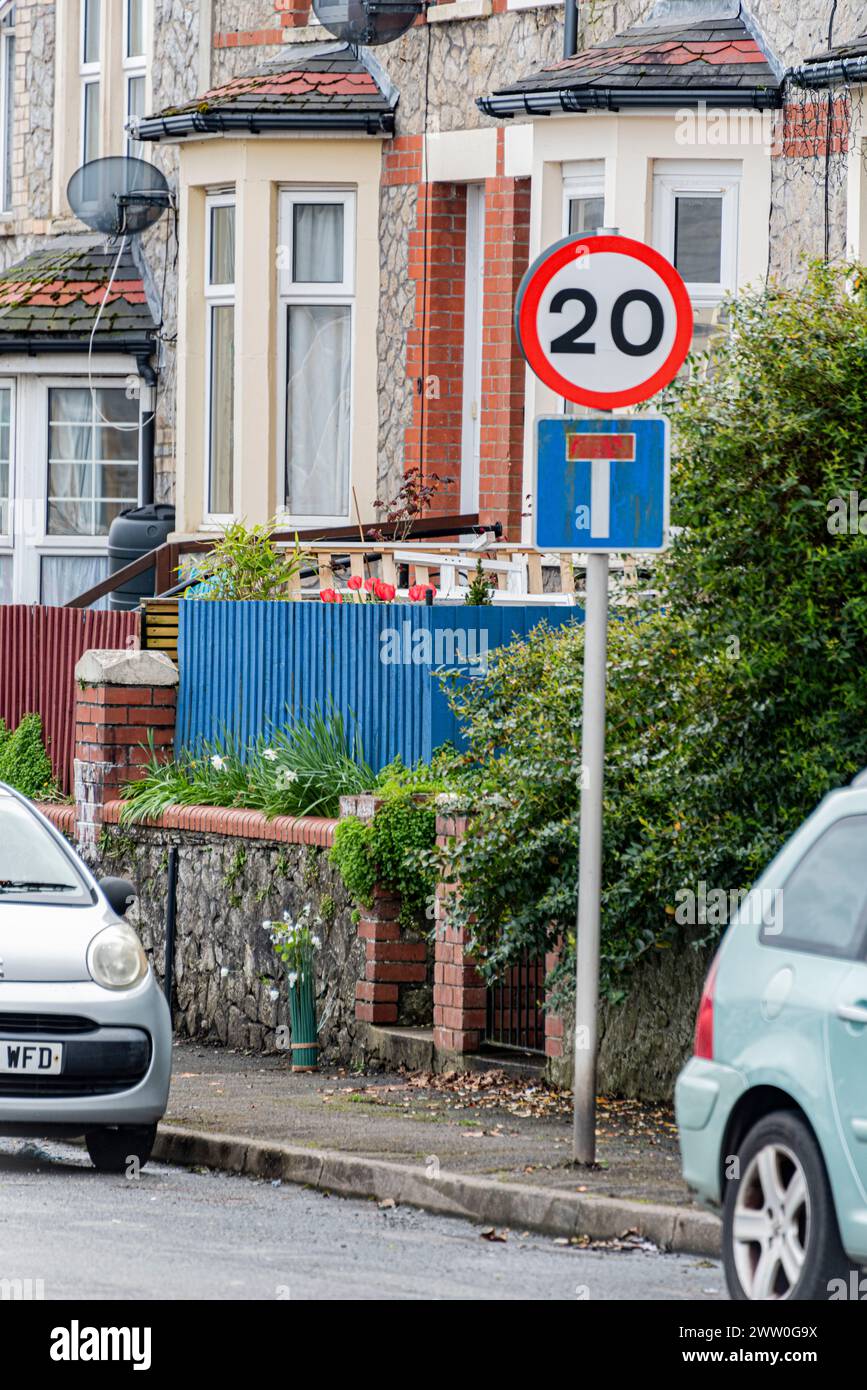 Wales, 20 MPH mandatory speed warning sign: Phillip Roberts Stock Photo ...