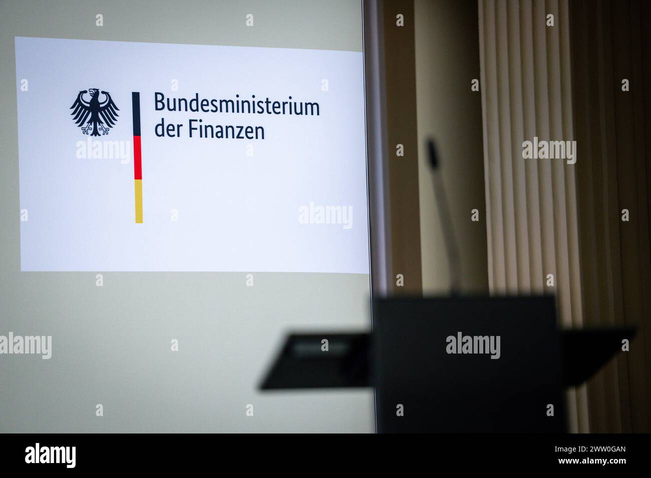 Symbolbild Bundesministerium der Finanzen Symbolfoto Logo des ...