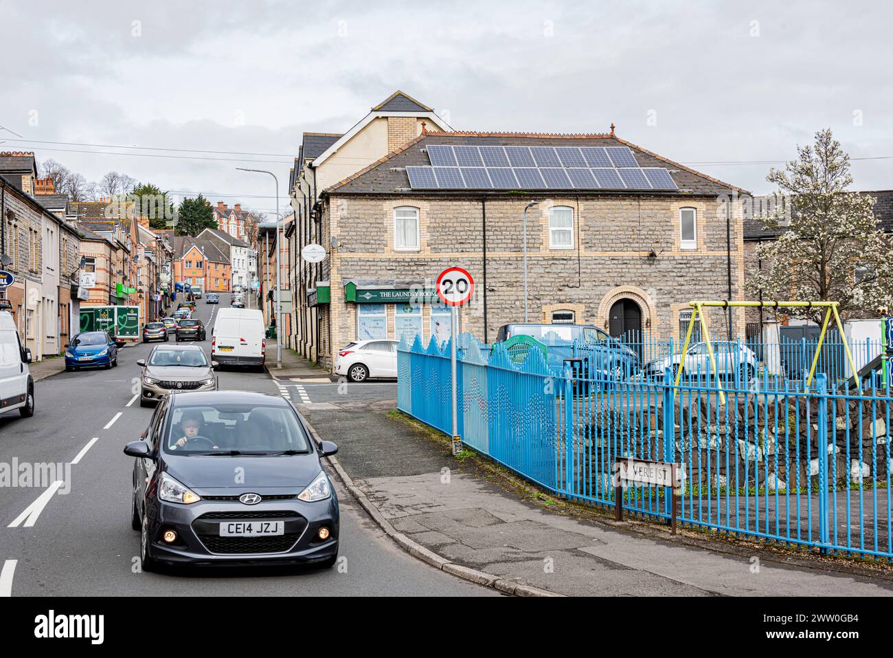 Wales, 20 MPH mandatory speed warning sign: Phillip Roberts Stock Photo ...
