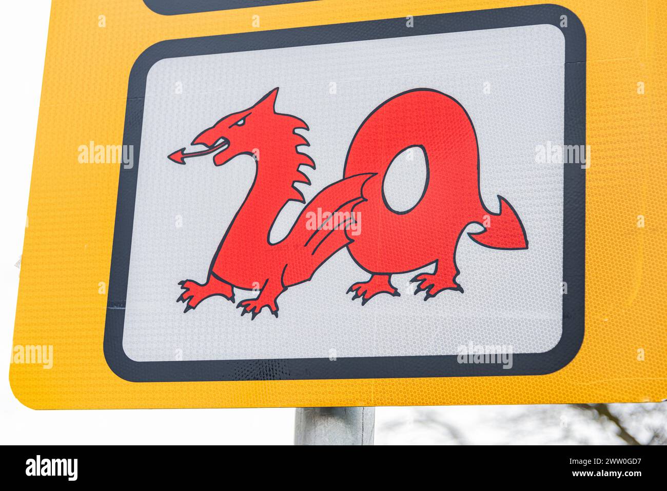 Wales, 20 MPH mandatory speed warning sign: Phillip Roberts Stock Photo ...