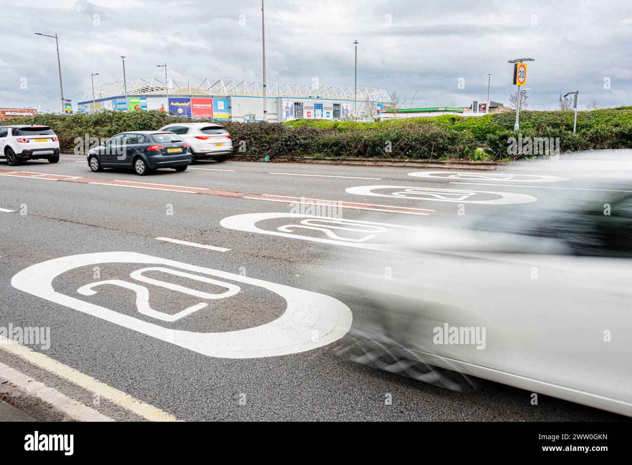 Wales, 20 MPH mandatory speed warning sign: Phillip Roberts Stock Photo ...