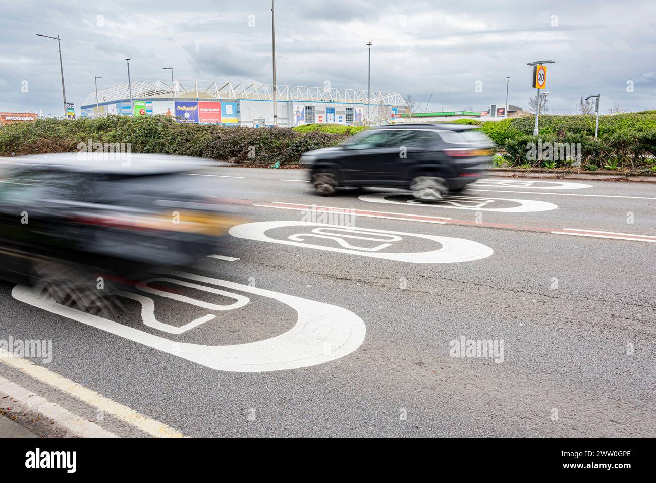 Wales, 20 MPH mandatory speed warning sign: Phillip Roberts Stock Photo ...