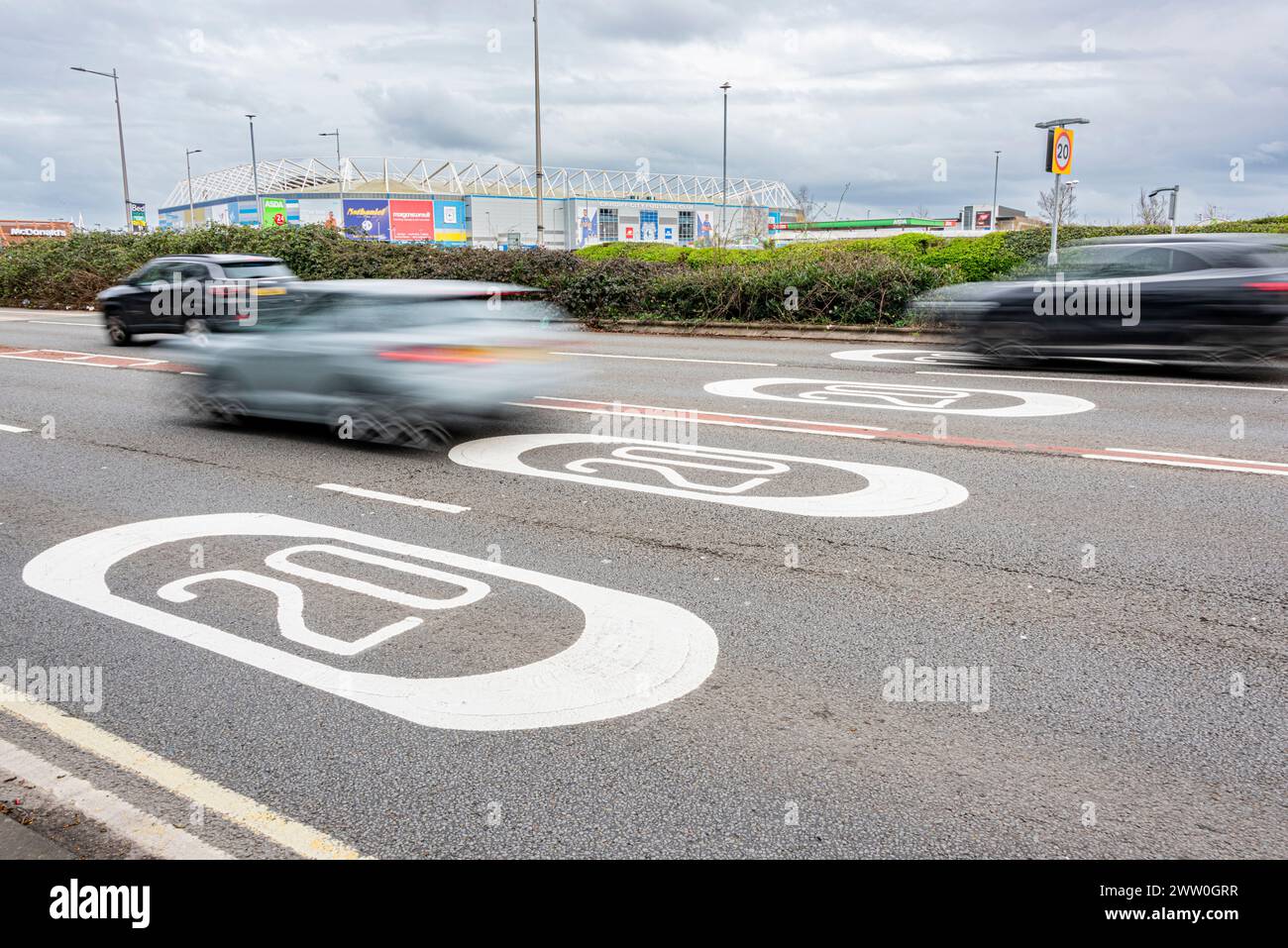 Wales, 20 MPH mandatory speed warning sign: Phillip Roberts Stock Photo ...